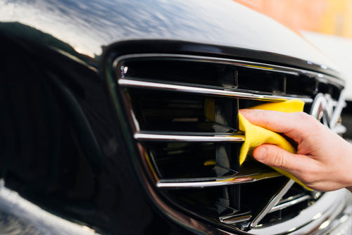 How to Clean and Maintain a Car’s License Plate